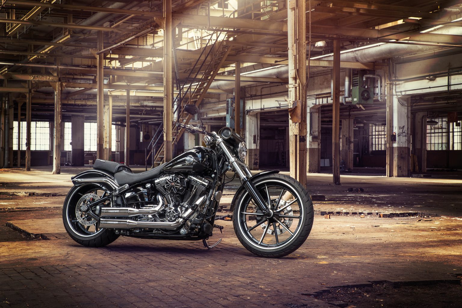 MOTORWORLD: Space for mobile passion